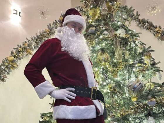Ο Elon Musk βαφτίζεται «Ozempic Santa» δείχνοντας πόσο έχει αδυνατίσει ...